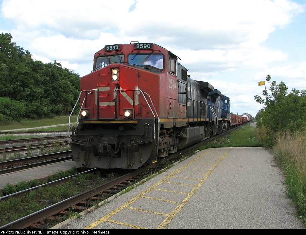 CN 2590 at Woodstock.